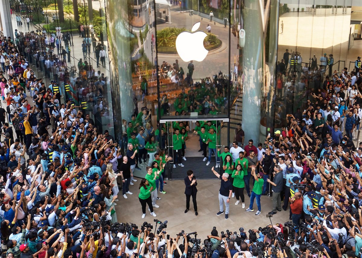 Tim Cook eröffnet ersten Apple Store in Indien 🇮🇳